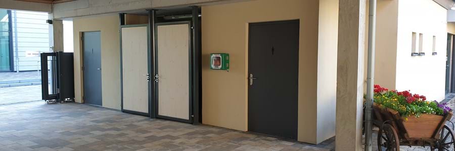 Öffentliche Toiletten in der Offenen Halle der Zehntscheune | Markt ...